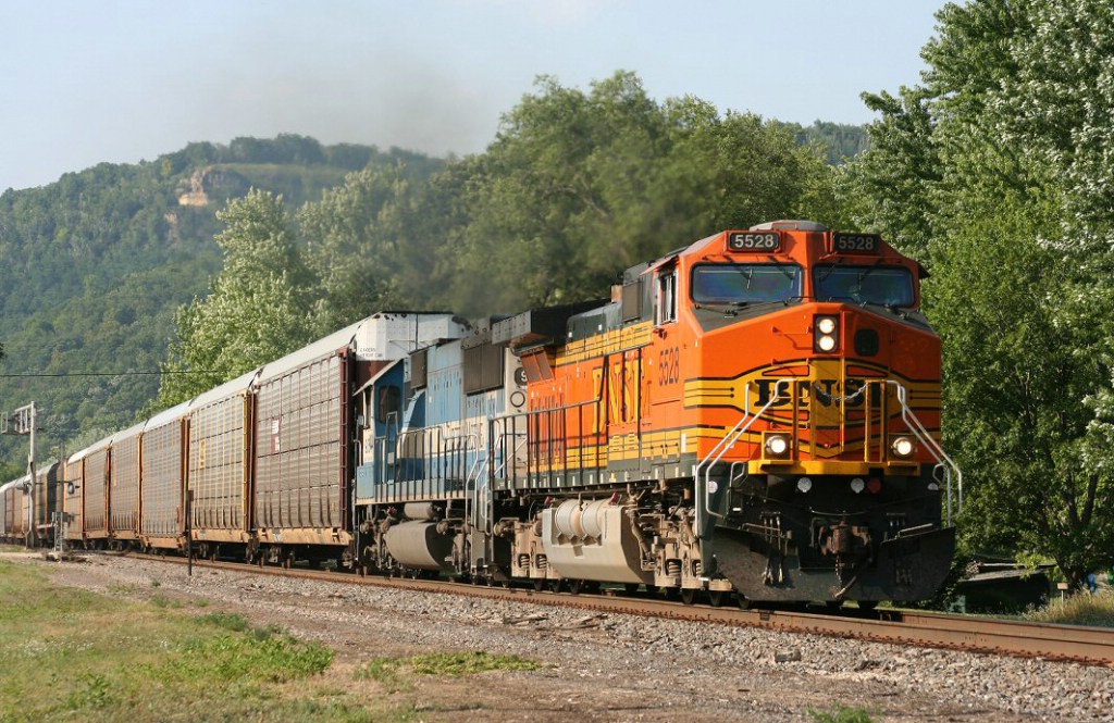 BNSF 5528